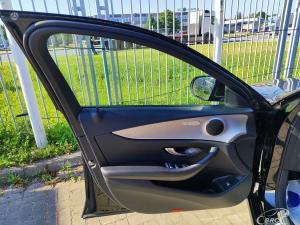 Черный Мерседес E 220 2020 в Клайпеда, объемом двигателя 1.95 л и пробегом 295 тыс. км за 22500 €, фото 19 на AUTOMOTO.COM.LV