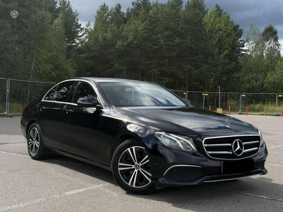 Черный Мерседес E 220 2020 в Вильнюс, объемом двигателя 1.95 л и пробегом 312 тыс. км за 13300 €, фото 1 на AUTOMOTO.COM.LV