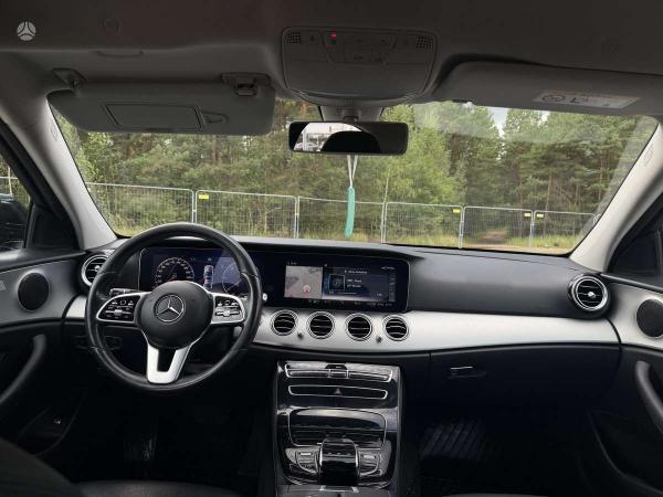 Mercedes-Benz E 220 2020 in Vilnius on AUTOMOTO.COM.LV Black Mercedes-Benz E 220 2020 in Vilnius, with an engine capacity of 1.95 L and mileage of 312 thousand km for 13300 €, photo 9 on AUTOMOTO.COM.LV