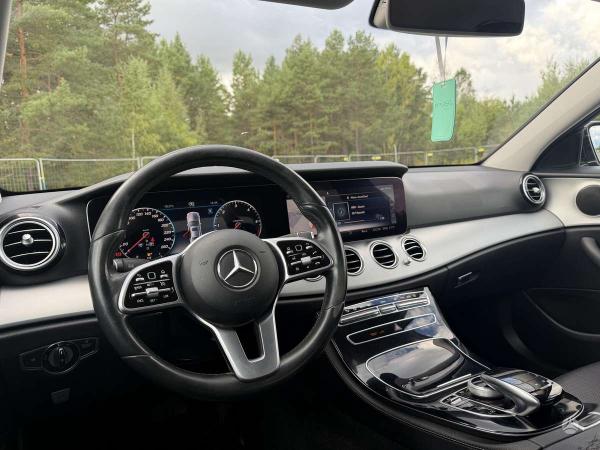 Mercedes-Benz E 220 2020 in Vilnius on AUTOMOTO.COM.LV Black Mercedes-Benz E 220 2020 in Vilnius, with an engine capacity of 1.95 L and mileage of 312 thousand km for 13300 €, photo 10 on AUTOMOTO.COM.LV