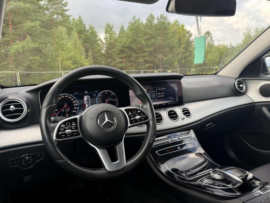 Черный Мерседес E 220 2020 в Вильнюс, объемом двигателя 1.95 л и пробегом 312 тыс. км за 13300 €, фото 10 на AUTOMOTO.COM.LV