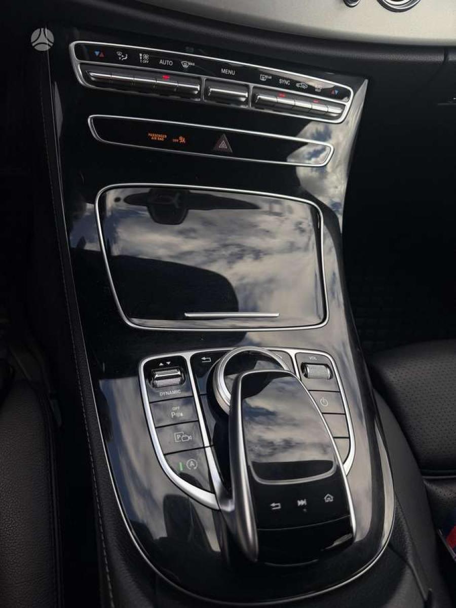 Черный Мерседес E 220 2020 в Вильнюс, объемом двигателя 1.95 л и пробегом 312 тыс. км за 13300 €, фото 14 на AUTOMOTO.COM.LV