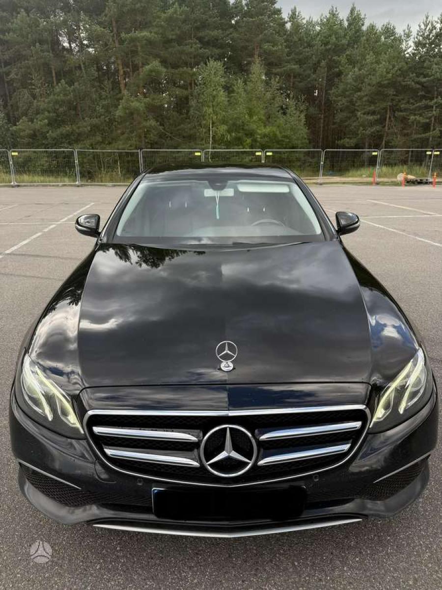 Черный Мерседес E 220 2020 в Вильнюс, объемом двигателя 1.95 л и пробегом 312 тыс. км за 13300 €, фото 16 на AUTOMOTO.COM.LV