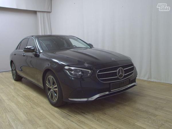 Melns Mercedes-Benz E 220 2021 Kauņa, ar dzinēja tilpumu 2.00 L un nobraukumu 94 tūkst. km par 32988 €, foto 3 vietnē AUTOMOTO.COM.LV