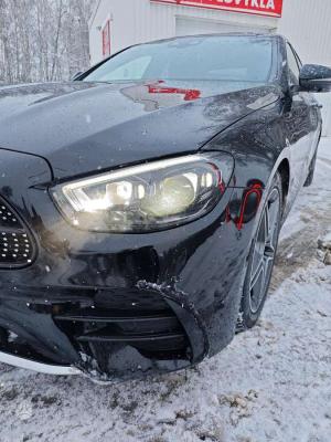 Black Mercedes-Benz E 220 2021 in Kaunas, with an engine capacity of 1.95 L and mileage of 269 thousand km for 22600 €, photo 8 on AUTOMOTO.COM.LV