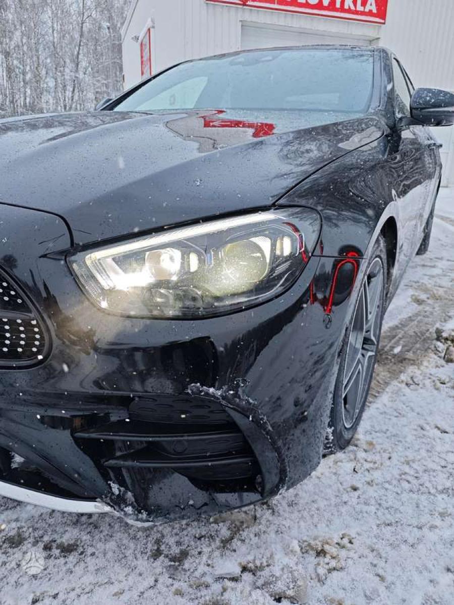 Black Mercedes-Benz E 220 2021 in Kaunas, with an engine capacity of 1.95 L and mileage of 269 thousand km for 22600 €, photo 8 on AUTOMOTO.COM.LV