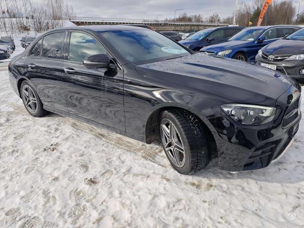 Black Mercedes-Benz E 220 2021 in Kaunas, with an engine capacity of 1.95 L and mileage of 287 thousand km for 23250 €, photo 6 on AUTOMOTO.COM.LV