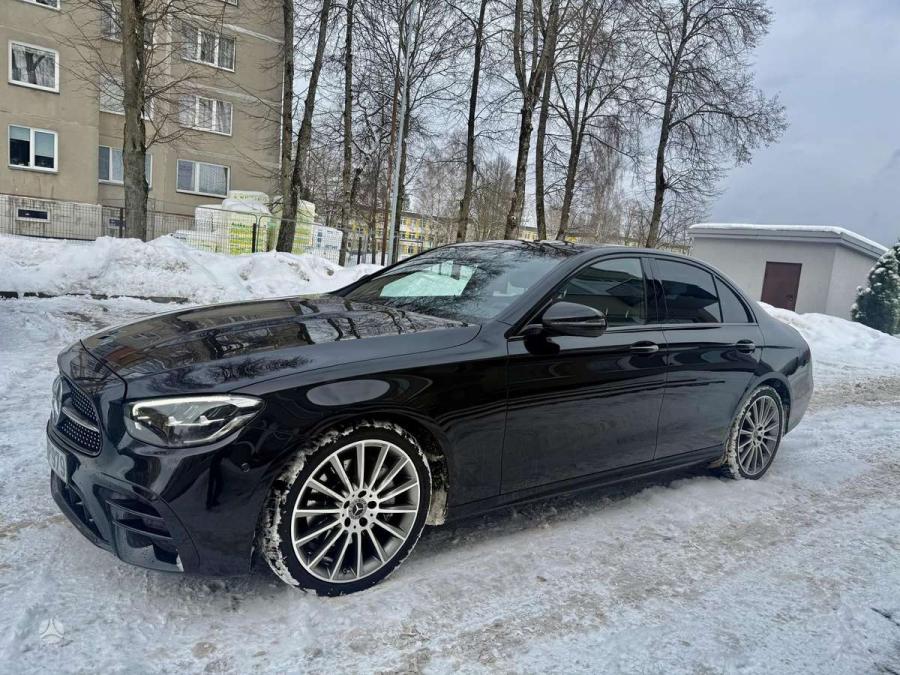 Melns Mercedes-Benz E 220 2021 Tauragė, ar dzinēja tilpumu 1.95 L un nobraukumu 280 tūkst. km par 23900 €, foto 1 vietnē AUTOMOTO.COM.LV