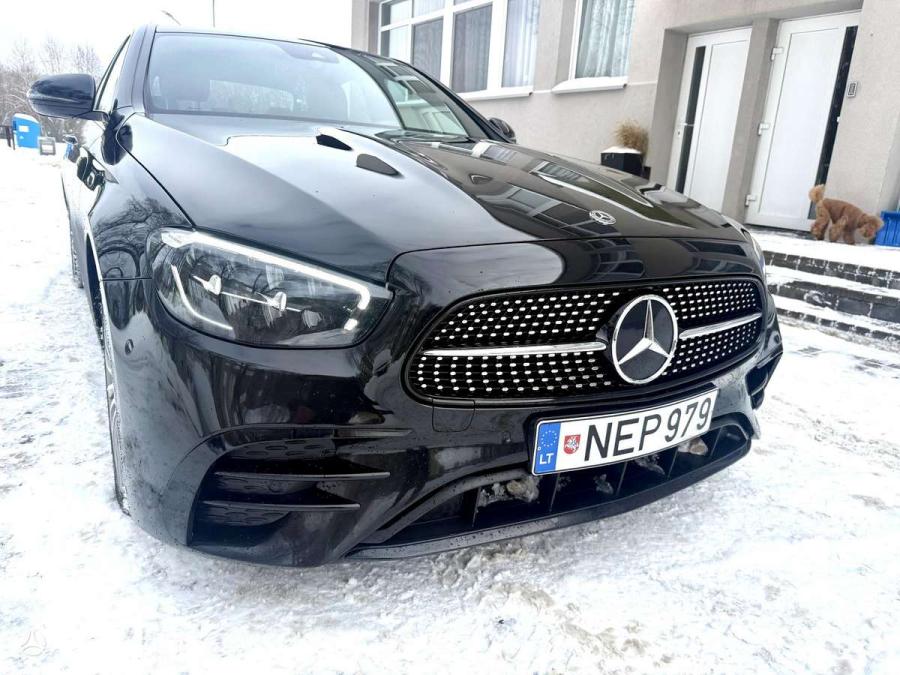 Melns Mercedes-Benz E 220 2021 Tauragė, ar dzinēja tilpumu 1.95 L un nobraukumu 280 tūkst. km par 23900 €, foto 2 vietnē AUTOMOTO.COM.LV