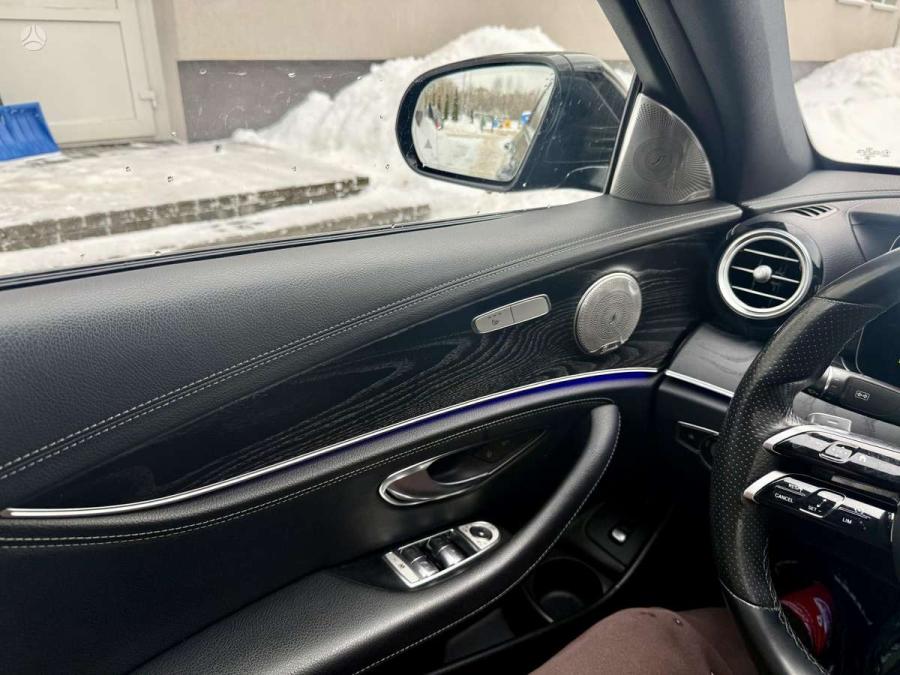 Melns Mercedes-Benz E 220 2021 Tauragė, ar dzinēja tilpumu 1.95 L un nobraukumu 280 tūkst. km par 23900 €, foto 30 vietnē AUTOMOTO.COM.LV