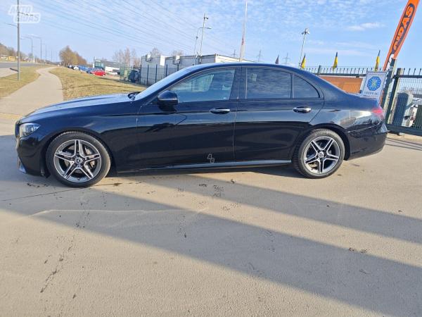Melns Mercedes-Benz E 220 2021 Kauņa, ar dzinēja tilpumu 2.00 L un nobraukumu 298 tūkst. km par 19999 €, foto  vietnē AUTOMOTO.COM.LV