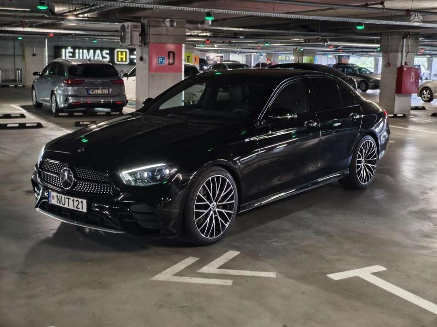 Черный Мерседес E 220 2021 в Вильнюс, объемом двигателя 1.95 л и пробегом 205 тыс. км за 26800 €, фото 1 на AUTOMOTO.COM.LV
