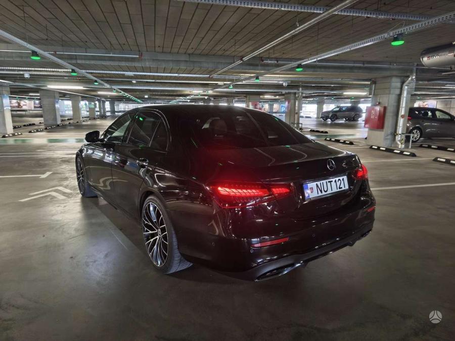 Черный Мерседес E 220 2021 в Вильнюс, объемом двигателя 1.95 л и пробегом 205 тыс. км за 26800 €, фото 5 на AUTOMOTO.COM.LV