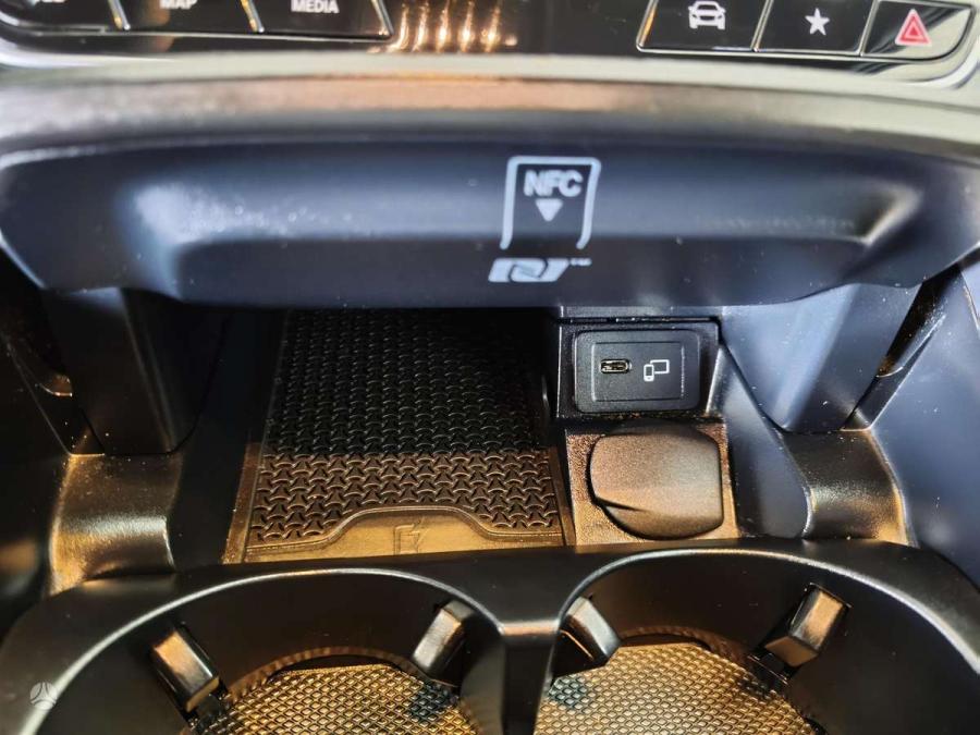 Черный Мерседес E 220 2021 в Вильнюс, объемом двигателя 1.95 л и пробегом 205 тыс. км за 26800 €, фото 17 на AUTOMOTO.COM.LV