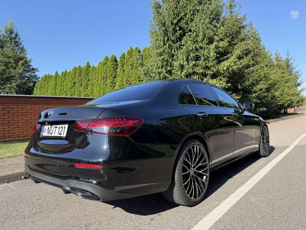Melns Mercedes-Benz E 220 2021 Kauņa, ar dzinēja tilpumu 1.95 L un nobraukumu 207 tūkst. km par 30000 €, foto 4 vietnē AUTOMOTO.COM.LV