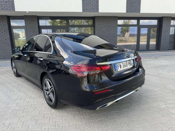 Melns Mercedes-Benz E 220 2021 Kauņa, ar dzinēja tilpumu 2.00 L un nobraukumu 265 tūkst. km par 22800 €, foto 2 vietnē AUTOMOTO.COM.LV