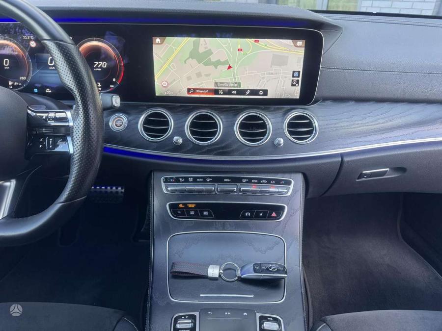Черный Мерседес E 220 2021 в Каунас, объемом двигателя 2.00 л и пробегом 265 тыс. км за 22800 €, фото 23 на AUTOMOTO.COM.LV