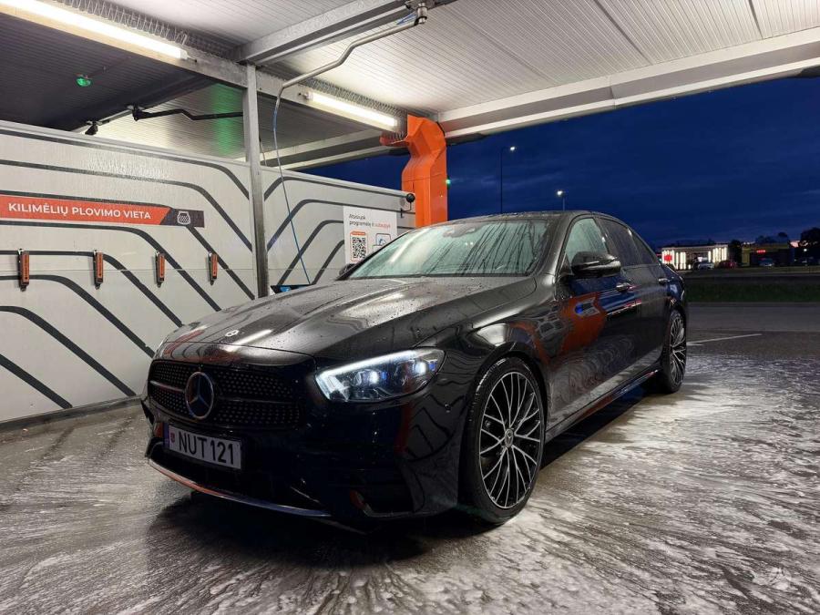 Melns Mercedes-Benz E 220 2021 Viļņa, ar dzinēja tilpumu 1.95 L un nobraukumu 201 tūkst. km par 27800 €, foto 23 vietnē AUTOMOTO.COM.LV