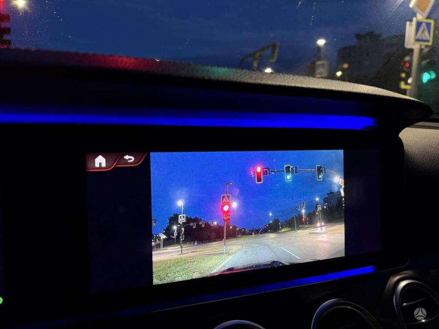 Melns Mercedes-Benz E 220 2021 Viļņa, ar dzinēja tilpumu 1.95 L un nobraukumu 201 tūkst. km par 27800 €, foto 25 vietnē AUTOMOTO.COM.LV