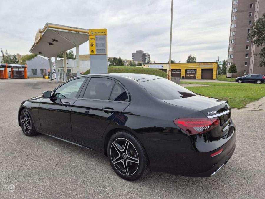 Черный Мерседес E 220 2021 в Паневежис, объемом двигателя 1.95 л и пробегом 380 тыс. км за 20100 €, фото 4 на AUTOMOTO.COM.LV