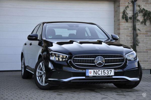 Melns Mercedes-Benz E 220 2021 Viļņa, ar dzinēja tilpumu 1.95 L un nobraukumu 150 tūkst. km par 28500 €, foto 1 vietnē AUTOMOTO.COM.LV