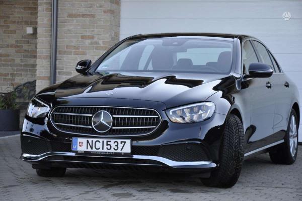 Melns Mercedes-Benz E 220 2021 Viļņa, ar dzinēja tilpumu 1.95 L un nobraukumu 150 tūkst. km par 28500 €, foto 3 vietnē AUTOMOTO.COM.LV