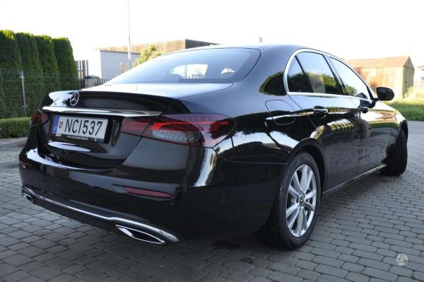 Melns Mercedes-Benz E 220 2021 Viļņa, ar dzinēja tilpumu 1.95 L un nobraukumu 150 tūkst. km par 28500 €, foto 6 vietnē AUTOMOTO.COM.LV