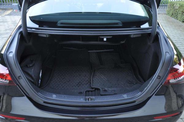 Melns Mercedes-Benz E 220 2021 Viļņa, ar dzinēja tilpumu 1.95 L un nobraukumu 150 tūkst. km par 28500 €, foto 8 vietnē AUTOMOTO.COM.LV