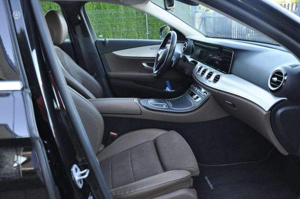 Melns Mercedes-Benz E 220 2021 Viļņa, ar dzinēja tilpumu 1.95 L un nobraukumu 150 tūkst. km par 28500 €, foto 10 vietnē AUTOMOTO.COM.LV