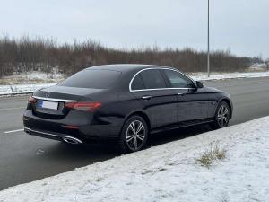 Черный Мерседес E 220 2022 в Шяуляй, объемом двигателя 1.95 л и пробегом 63 тыс. км за 39990 €, фото 4 на AUTOMOTO.COM.LV