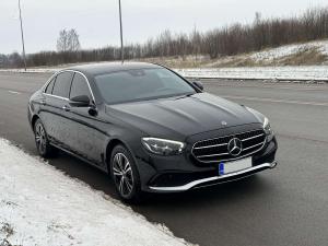 Черный Мерседес E 220 2022 в Шяуляй, объемом двигателя 1.95 л и пробегом 63 тыс. км за 39990 €, фото 6 на AUTOMOTO.COM.LV