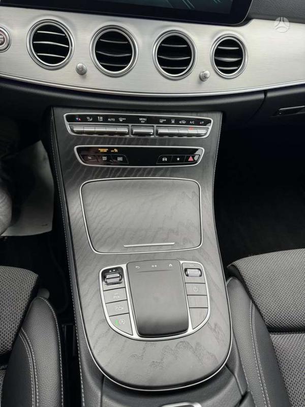 Черный Мерседес E 220 2022 в Шяуляй, объемом двигателя 1.95 л и пробегом 63 тыс. км за 39990 €, фото 12 на AUTOMOTO.COM.LV