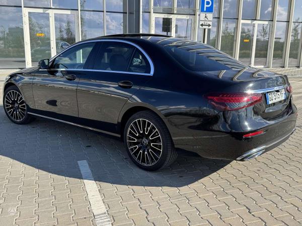 Melns Mercedes-Benz E 220 2022 Viļņa, ar dzinēja tilpumu 1.95 L un nobraukumu 295 tūkst. km par 20999 €, foto 7 vietnē AUTOMOTO.COM.LV