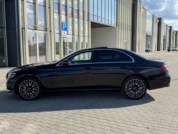 Melns Mercedes-Benz E 220 2022 Viļņa, ar dzinēja tilpumu 1.95 L un nobraukumu 295 tūkst. km par 20999 €, foto 8 vietnē AUTOMOTO.COM.LV