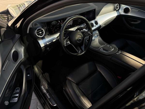 Melns Mercedes-Benz E 220 2022 Viļņa, ar dzinēja tilpumu 1.95 L un nobraukumu 295 tūkst. km par 20999 €, foto 9 vietnē AUTOMOTO.COM.LV