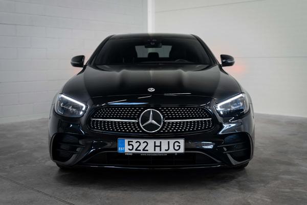 Black Mercedes-Benz E 220 2022 in Tallinn, with an engine capacity of 2.00 L and mileage of 114 thousand km for 27990 €, photo 5 on AUTOMOTO.COM.LV