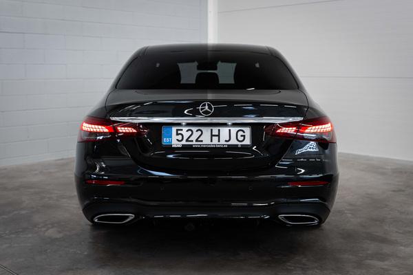 Black Mercedes-Benz E 220 2022 in Tallinn, with an engine capacity of 2.00 L and mileage of 114 thousand km for 27990 €, photo 6 on AUTOMOTO.COM.LV