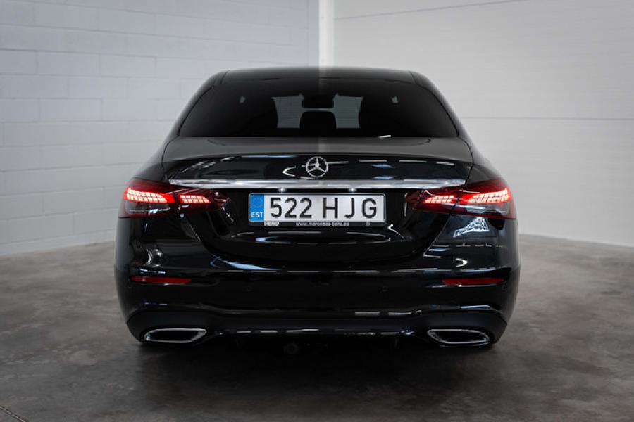 Black Mercedes-Benz E 220 2022 in Tallinn, with an engine capacity of 2.00 L and mileage of 114 thousand km for 27990 €, photo 7 on AUTOMOTO.COM.LV