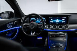 Black Mercedes-Benz E 220 2022 in Tallinn, with an engine capacity of 2.00 L and mileage of 114 thousand km for 27990 €, photo 26 on AUTOMOTO.COM.LV