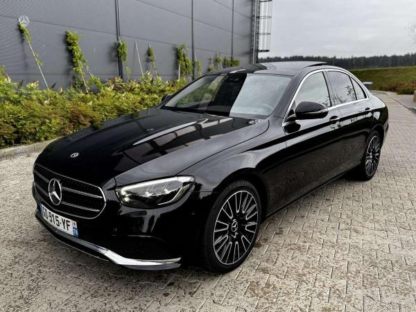Черный Мерседес E 220 2022 в Вильнюс, объемом двигателя 2.00 л и пробегом 250 тыс. км за 20999 €, фото 1 на AUTOMOTO.COM.LV