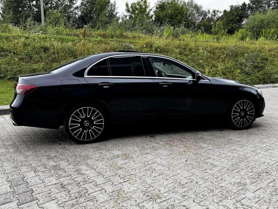 Черный Мерседес E 220 2022 в Вильнюс, объемом двигателя 2.00 л и пробегом 250 тыс. км за 20999 €, фото 5 на AUTOMOTO.COM.LV