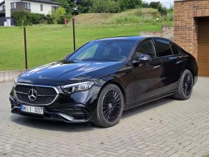 Melns Mercedes-Benz E 220 2024 Elektrėnai, ar dzinēja tilpumu 1.99 L un nobraukumu 76 tūkst. km par 53000 €, foto  vietnē AUTOMOTO.COM.LV