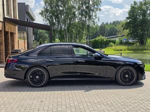 Черный Мерседес E 220 2024 в Электренай, объемом двигателя 1.99 л и пробегом 76 тыс. км за 53000 €, фото 6 на AUTOMOTO.COM.LV