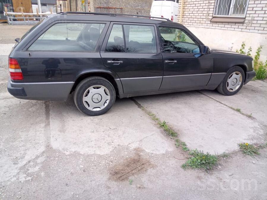 Melns Mercedes-Benz E 220 1993 Rīga, ar dzinēja tilpumu 2.20 L un nobraukumu 371 tūkst. km par 1900 €, foto 3 vietnē AUTOMOTO.COM.LV