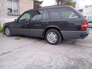 Melns Mercedes-Benz E 220 1993 Rīga, ar dzinēja tilpumu 2.20 L un nobraukumu 371 tūkst. km par 1900 €, foto 4 vietnē AUTOMOTO.COM.LV