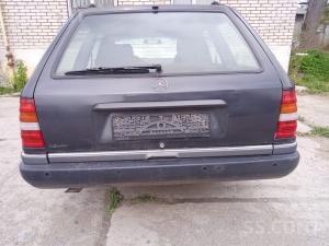 Melns Mercedes-Benz E 220 1993 Rīga, ar dzinēja tilpumu 2.20 L un nobraukumu 371 tūkst. km par 1900 €, foto 5 vietnē AUTOMOTO.COM.LV