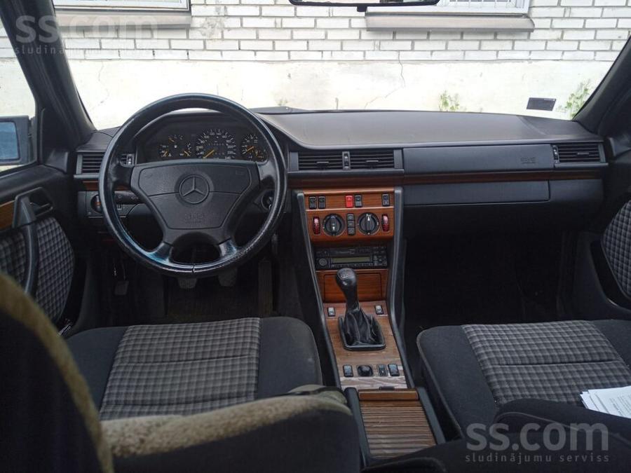 Melns Mercedes-Benz E 220 1993 Rīga, ar dzinēja tilpumu 2.20 L un nobraukumu 371 tūkst. km par 1900 €, foto 6 vietnē AUTOMOTO.COM.LV