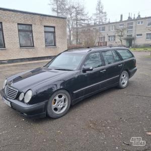 Черный Мерседес E 220 2001 в Вевис, объемом двигателя 2.10 л и пробегом 295 тыс. км за 1650 €, фото 3 на AUTOMOTO.COM.LV