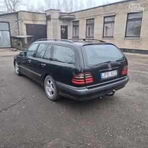 Черный Мерседес E 220 2001 в Вевис, объемом двигателя 2.10 л и пробегом 295 тыс. км за 1650 €, фото 4 на AUTOMOTO.COM.LV