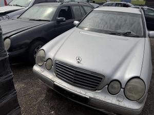 Black Mercedes-Benz E 220 2001 in Kaunas, with an engine capacity of 0.00 L and mileage of 230 thousand km for 1500 €, photo 3 on AUTOMOTO.COM.LV